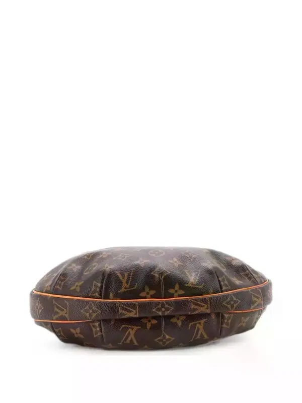 LOUIS VUITTON Croissant Mm Monogram Canvas Hobo Bag - Brown