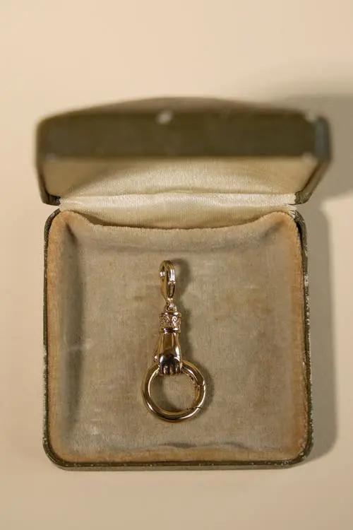 BEADS BY TARA Hand Charm Connector With Open Ring In 14k Plate
