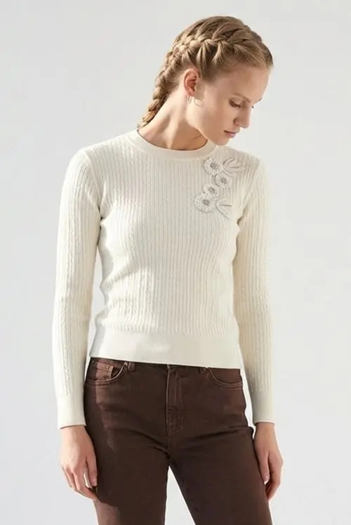 EXQUISE Ryann Embroidered Knit Blouse - Ecru
