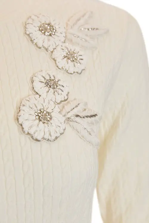 EXQUISE Ryann Embroidered Knit Blouse - Ecru