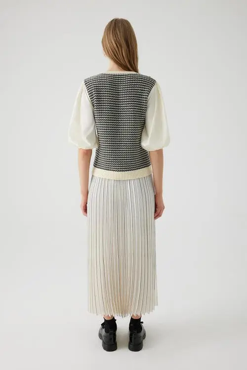 EXQUISE Ahlai Balloon Sleeve Blouse