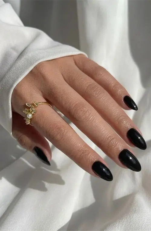 NAIL POP STUDIO Almond Press-on Nails