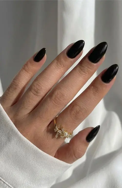 NAIL POP STUDIO Almond Press-on Nails