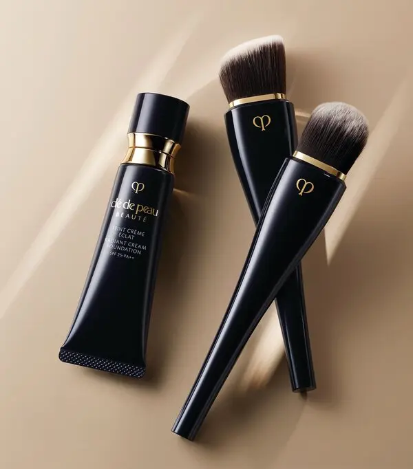 CLE DE PEAU BEAUTE Radiant Cream Foundation