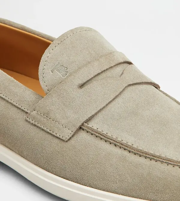 TOD'S Round-toe Loafers
