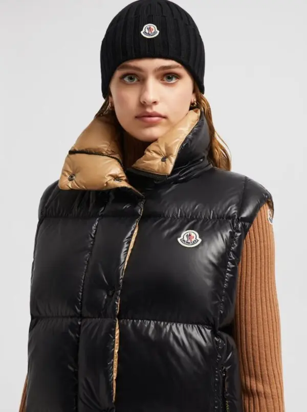 Moncler Black Wool Beanie With Logo Patch - Multicolor