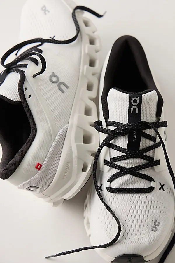 On X 5 Sneakers - White/black