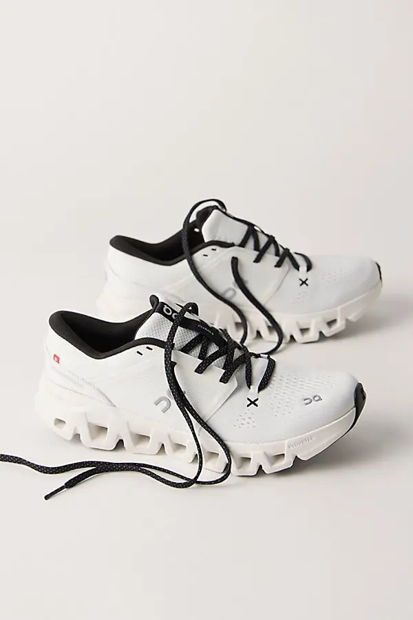 On X 5 Athletic Sneakers - White/black