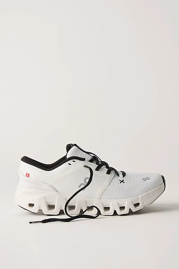 On X 5 Athletic Sneakers - White/black