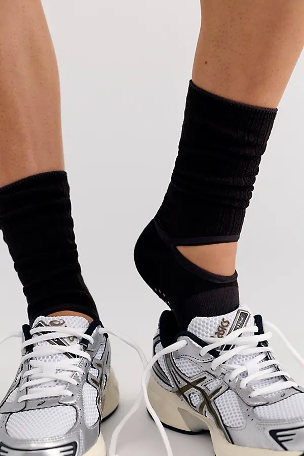 Free People Ballet Buti Pilates Grip Socks - Chocolate