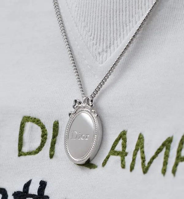 Dior Médaillon Pendant Necklace