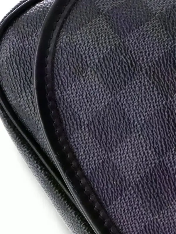 LOUIS VUITTON Damier Graphite Gm Messenger Bag - Black