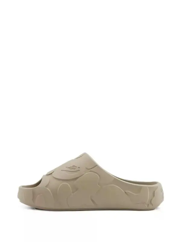A BATHING APE Camo Embossed Slides - Neutrals