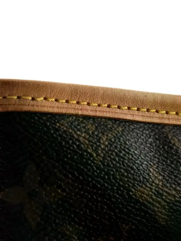 LOUIS VUITTON Monogram Canvas Gm Bucket Bag