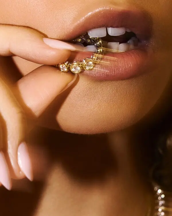 CHELSEA GABRIELLE Diamond Bezel Éterne Ring