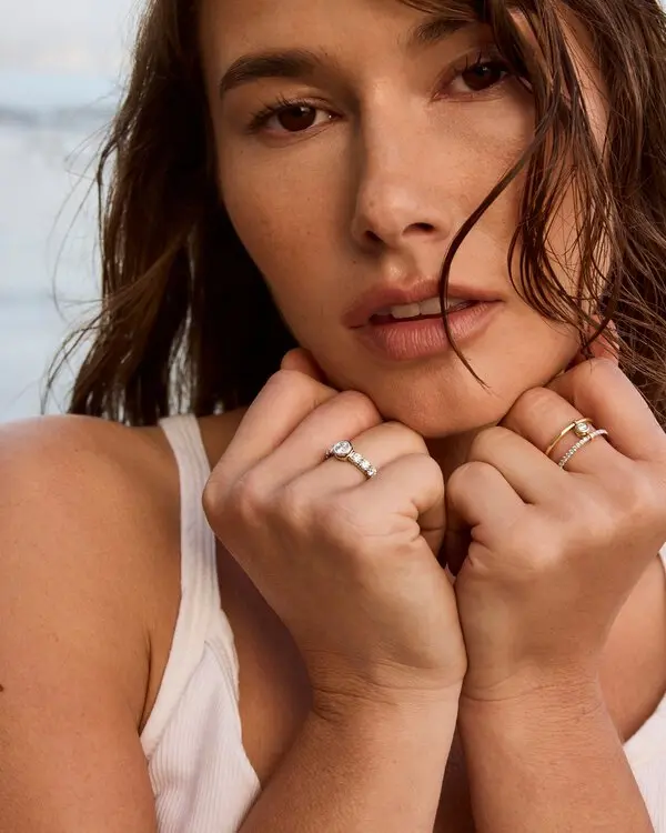 CHELSEA GABRIELLE Diamond Axis Solo Pavé Ring