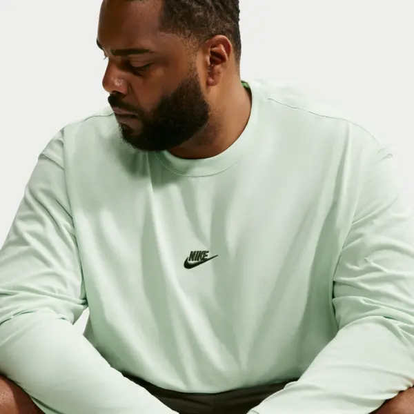 Nike Sportswear Premium Essentials Long-sleeve T-shirt - Green