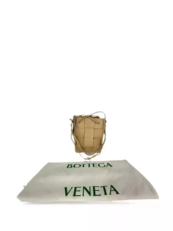 Bottega Veneta Cassette Bucket Leather Bag - Neutrals