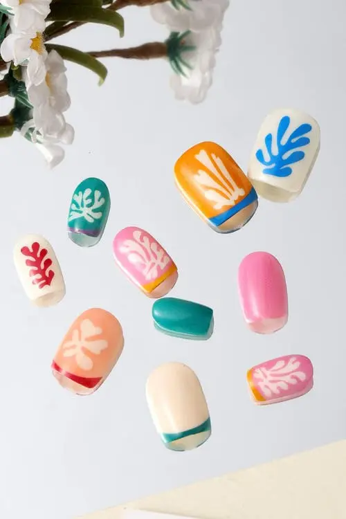 NEVER HAVE I EVER Henri Matisse Square Snow Flowers Square Press On Nails - Pink