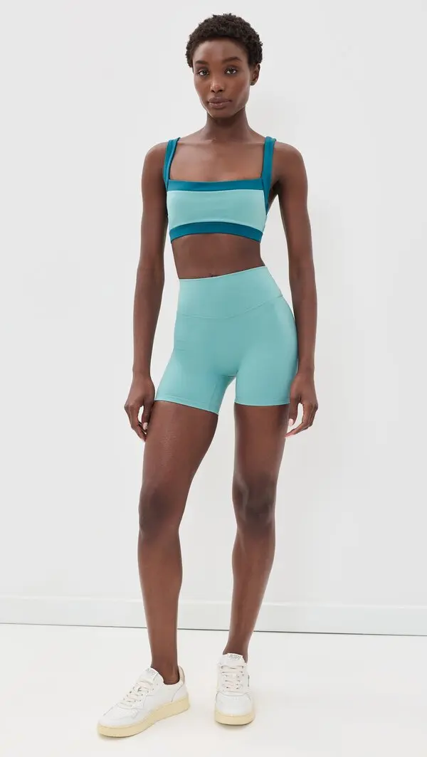 FORM Straight Neck Bra