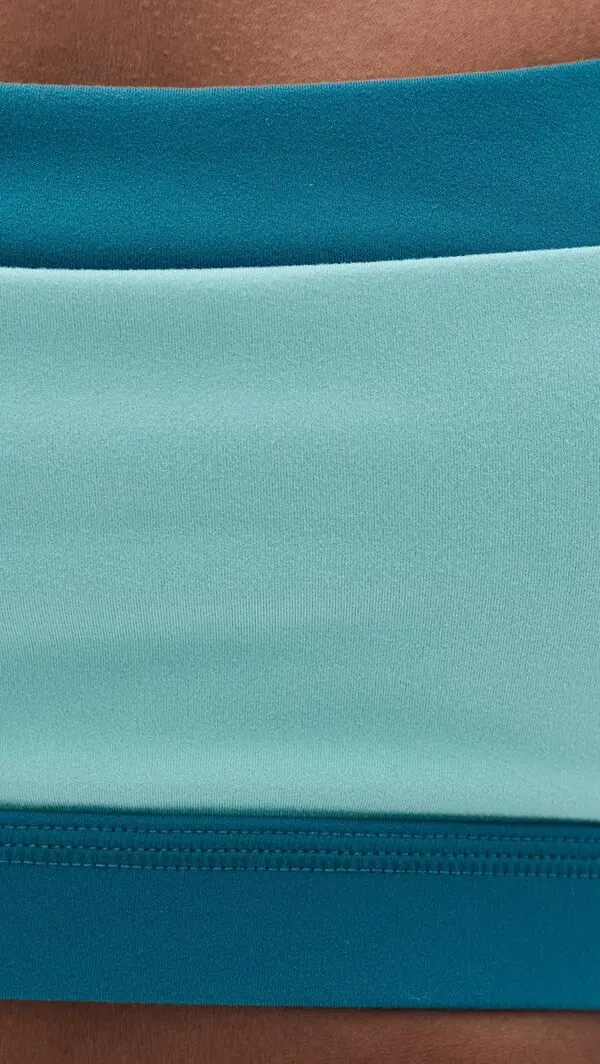 FORM Straight Neck Bra