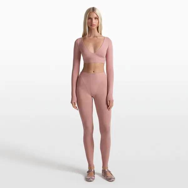 SKIMS V Panel 28" Legging | Pink | | Nike Weightless Layers - Himalayan