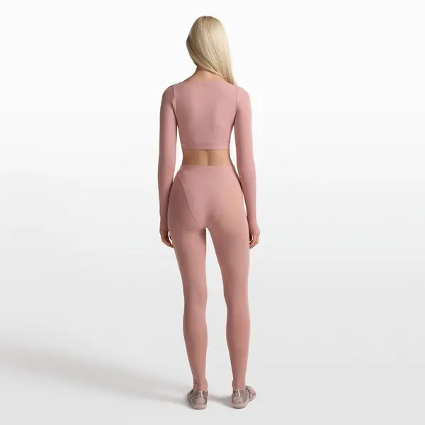 SKIMS V Panel 28" Legging | Pink | | Nike Weightless Layers