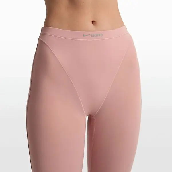 SKIMS V Panel 28" Legging | Pink | | Nike Weightless Layers