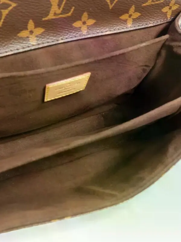 LOUIS VUITTON Mm Metis Shoulder Bag