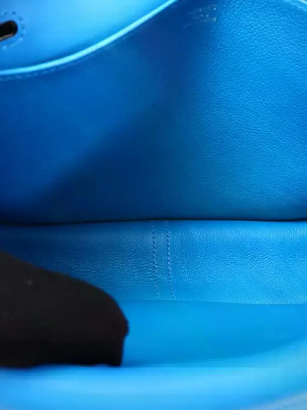Hermès Halzan 25 Shoulder Bag