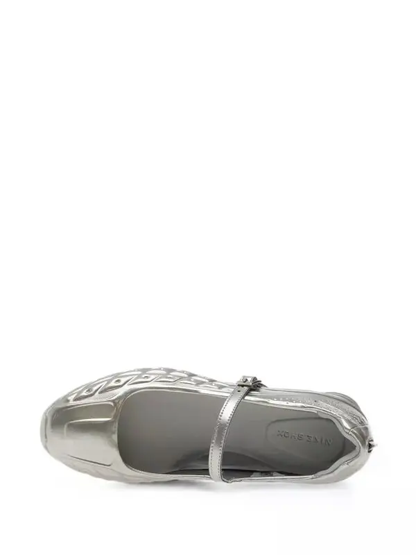 Nike Shox Z Calistra Paneled Ballet Sneakers - Silver