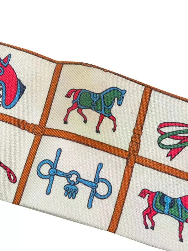 Hermès 2000-2026 Couvertures Et Tenues De Jour Silk Twilly Scarf Scarves - White