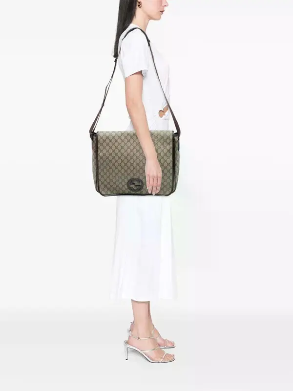 Gucci 2016-2026 Large Gg Supreme Interlocking G Messenger Bag Crossbody Bag