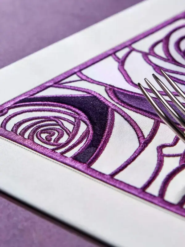 DYVOSHYV Velvet Roses Embroidered Table Linen Set