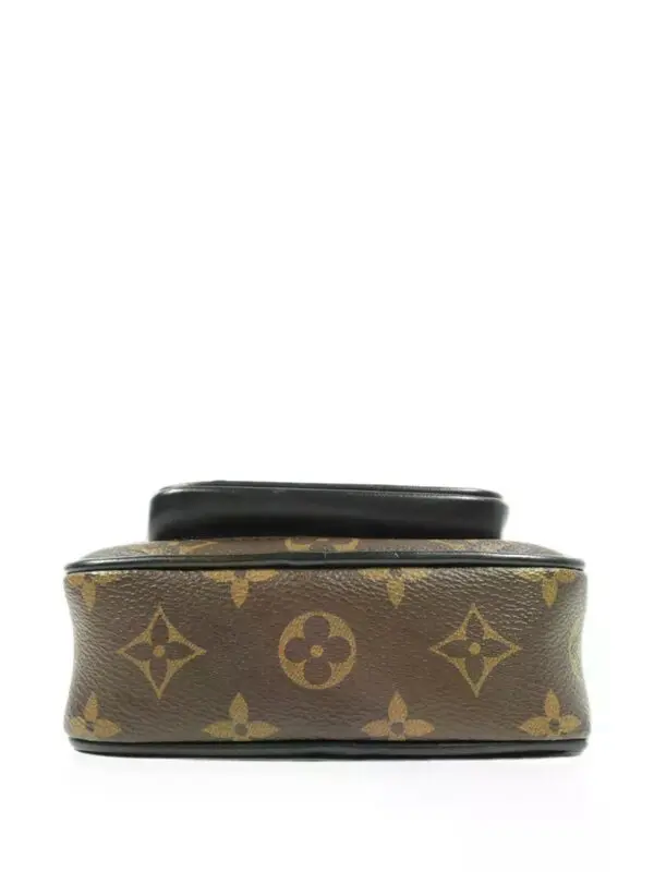 LOUIS VUITTON Christopher Wearable Messenger Bag