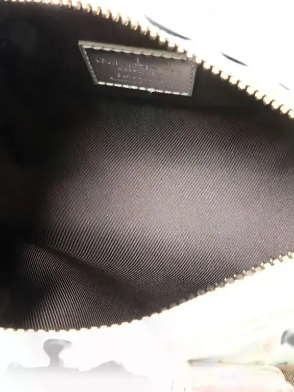 LOUIS VUITTON Keepall Bandoulière 25 Bag