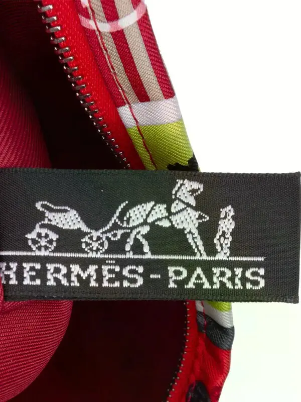 Hermès 2000-2026 En Voyage Silk Pouch