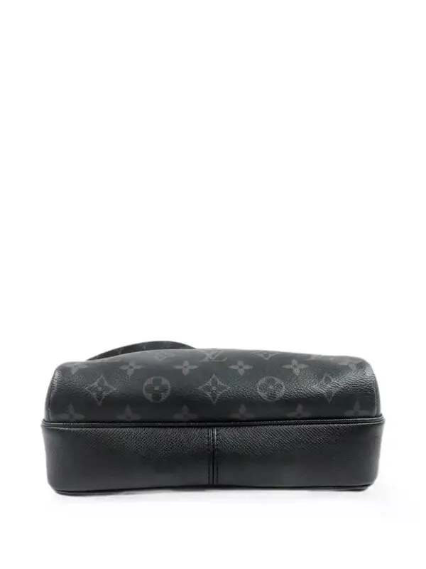 LOUIS VUITTON Outdoor Monogram Eclipse Messenger Bag