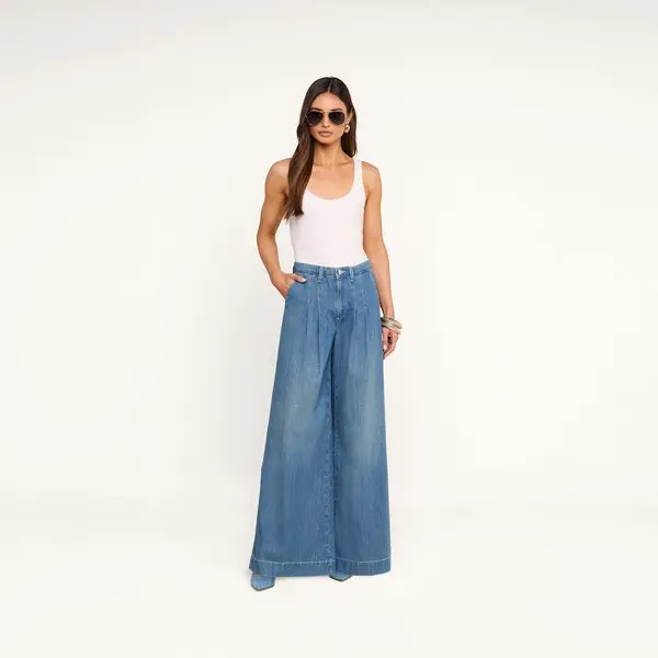 L'AGENCE Jayani Pleated Wide-leg Jean