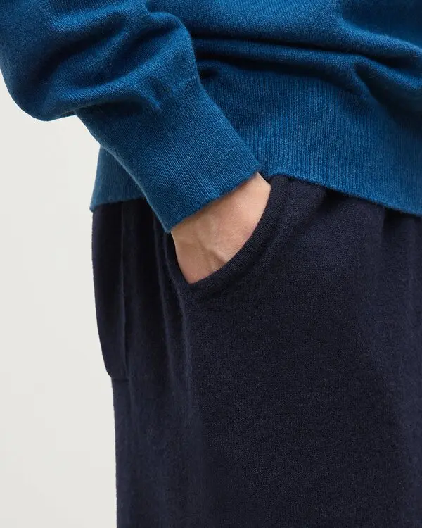 Johnstons Of Elgin Lewi Dark Tapered Cahmere Jogger