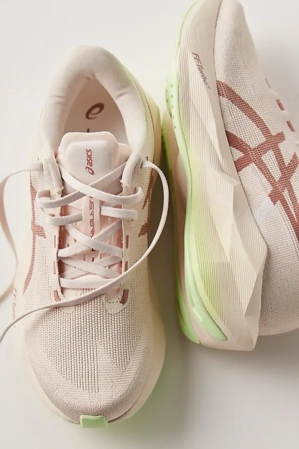 Asics Novablast 6 Sneakers - Birch/grapefruit