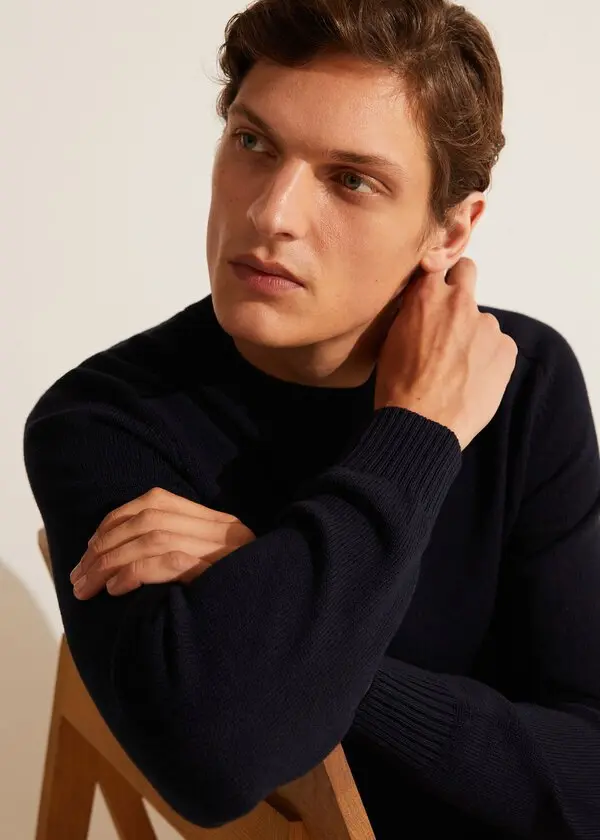 Loro Piana Round-neck And Long-sleeved Sweater
