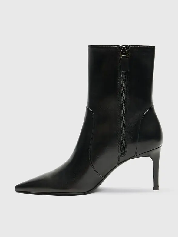 STUART WEITZMAN Pointed Ankle Boots