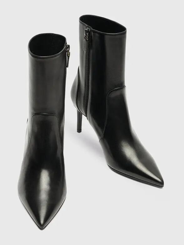 STUART WEITZMAN Pointed Ankle Boots