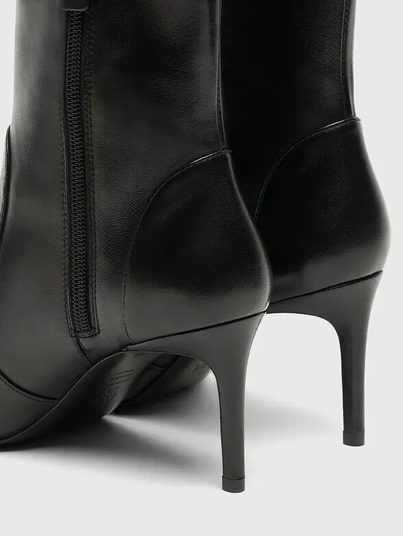 STUART WEITZMAN Pointed Ankle Boots