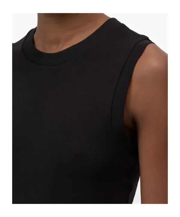 Closed Crew-neck Sleeveless Top