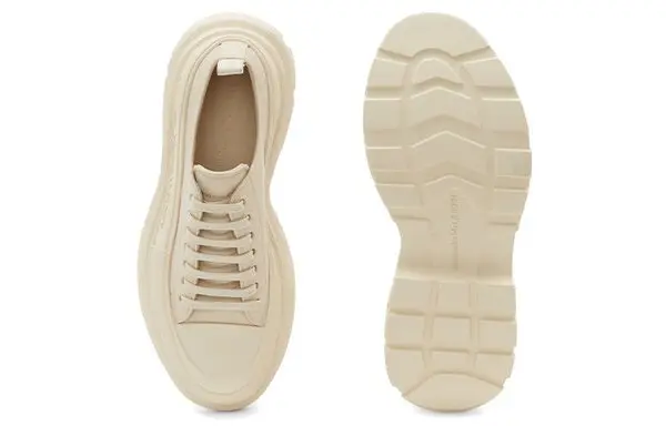 Alexander McQueen Tread Slick Low Lace Up Sneakers - Beige/white