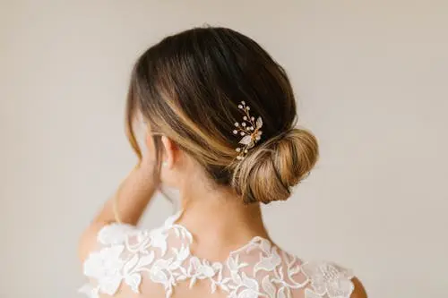 POPPY LANE Golden Leaf Hair Pin With Crystal Accents