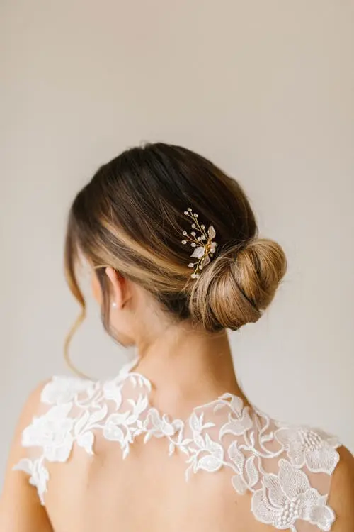 POPPY LANE Golden Leaf Hair Pin With Crystal Accents