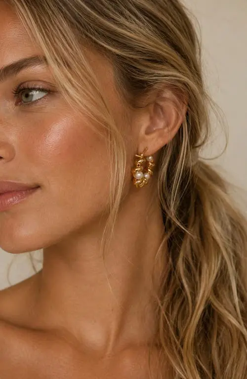 LA MENO Sculpted Wave Hoop Earrings With Faux Pearls